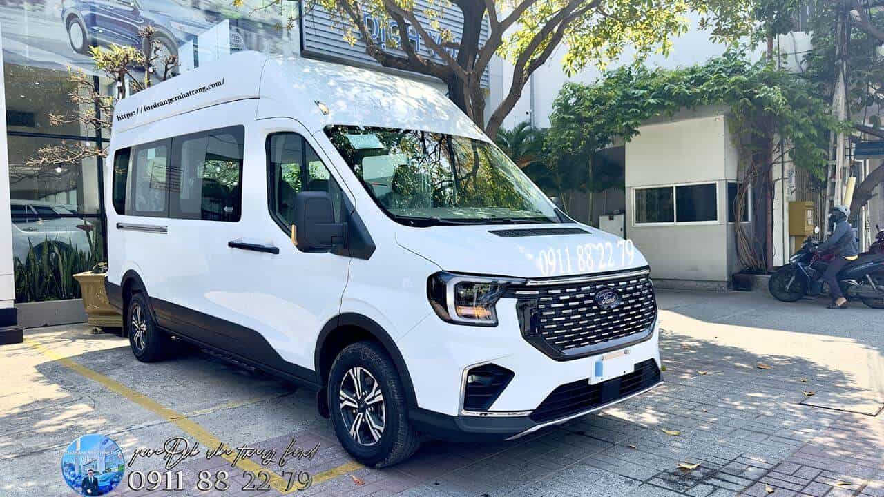 Transit Premium màu trắng 16 chỗ 2025: Thông số, giá xe - Ford Nha Trang